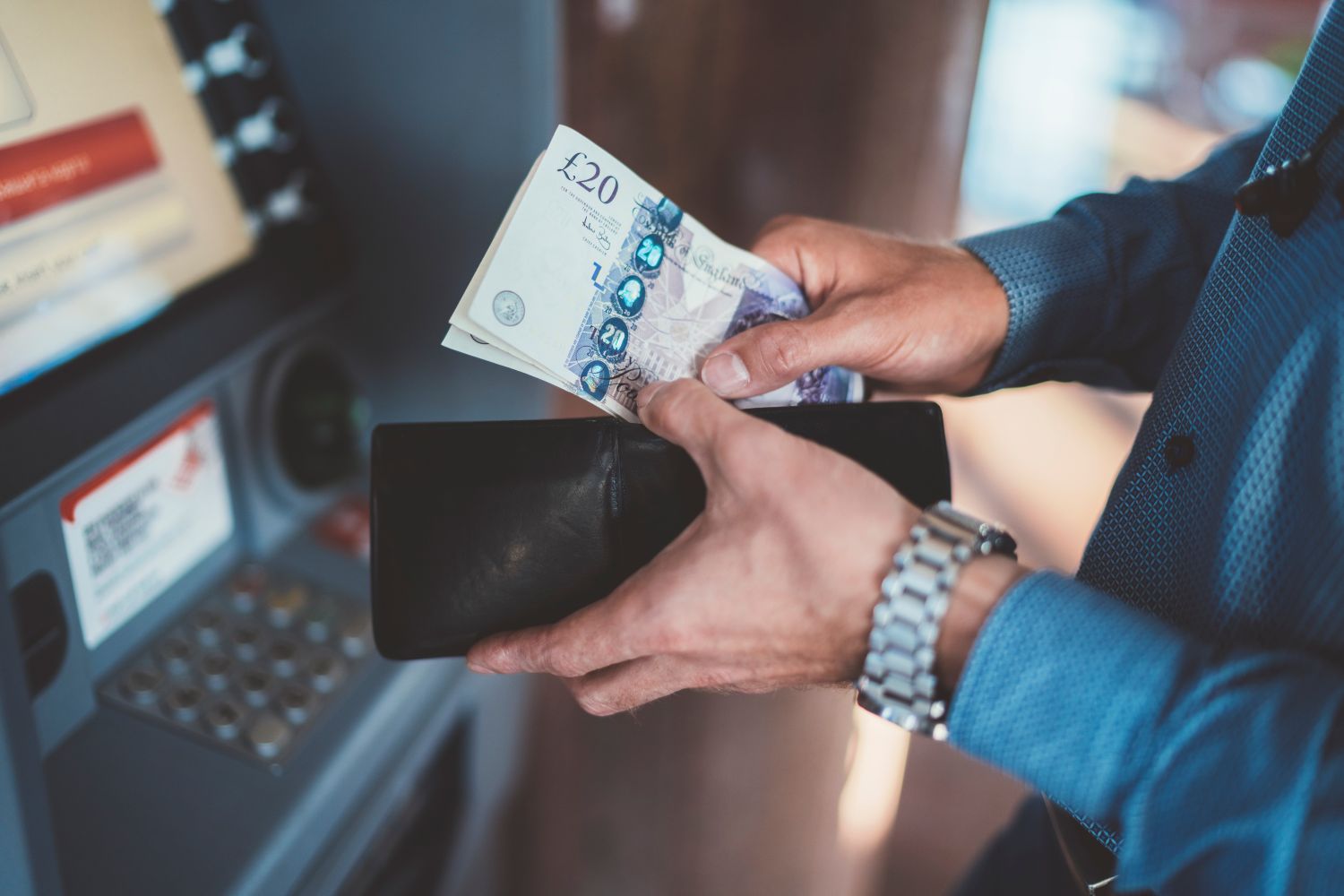 LINK / Cash remains a vital payment choice as £76 billion withdrawn in 2025